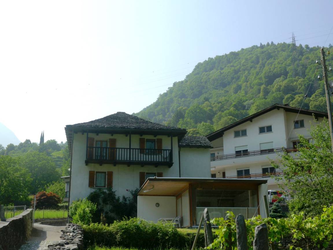 140 M² Ferienhaus ∙ 2 Schlafzimmer ∙ 5 Gäste - Bellinzona