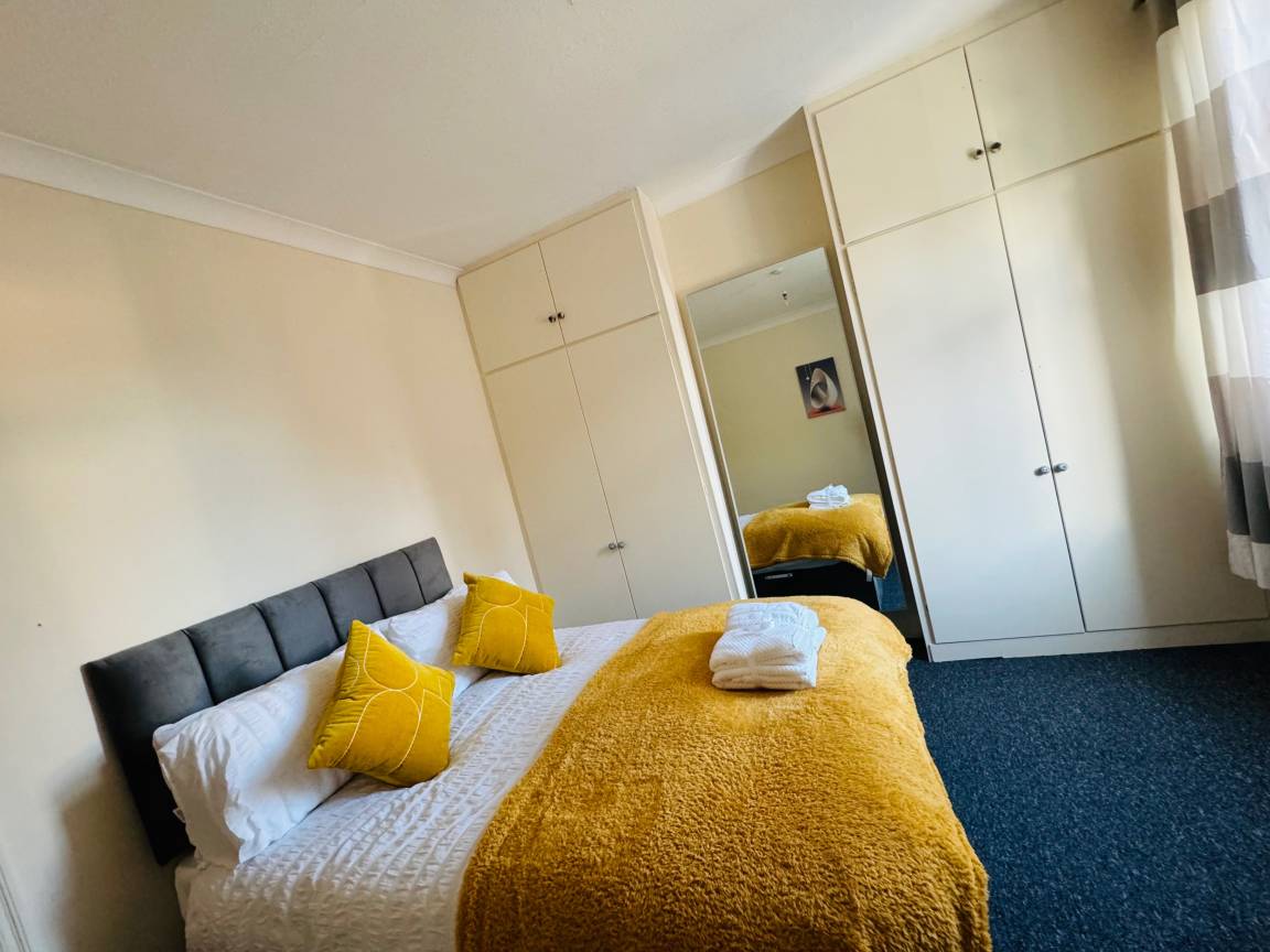 75 M² House ∙ 2 Bedrooms ∙ 5 Guests - Leicester