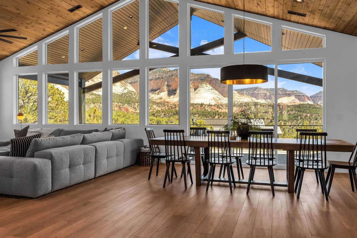 Cabin ∙ 5 Bedrooms ∙ 18 Guests - Orderville, UT