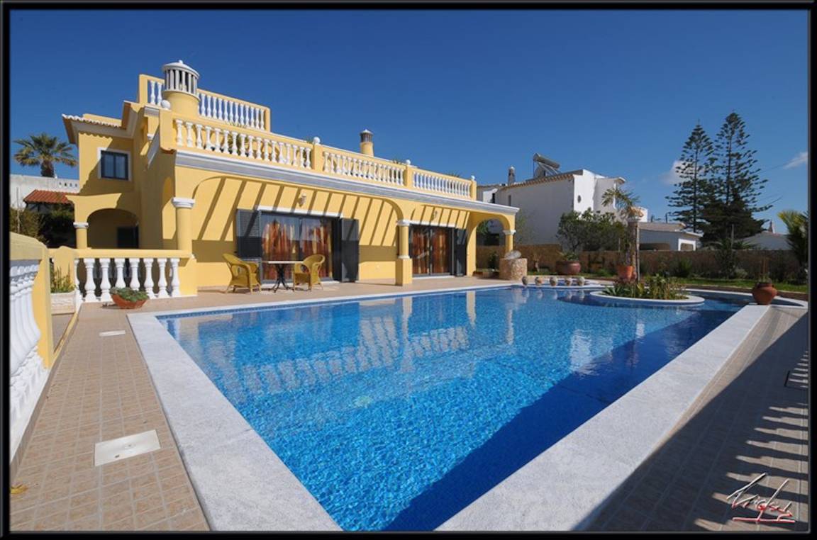 Villa ∙ 3 Bedrooms ∙ 6 Guests - Ferragudo