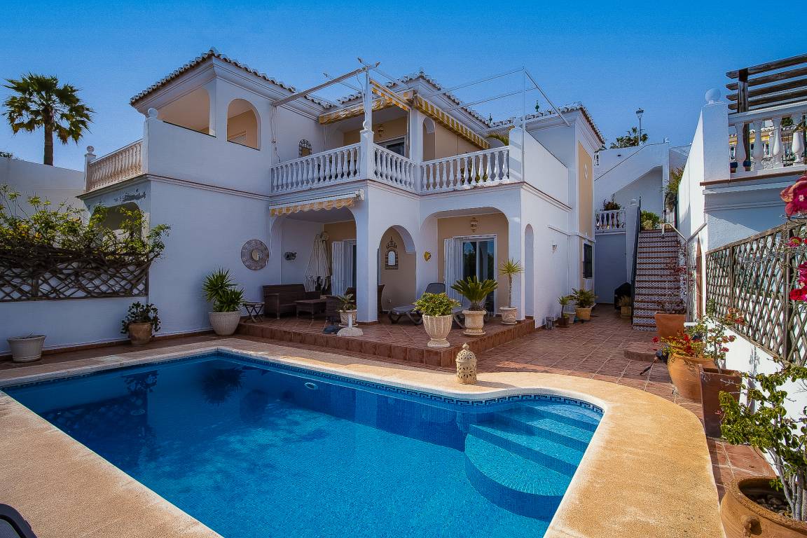 91 M² House ∙ 3 Bedrooms ∙ 6 Guests - Torrox