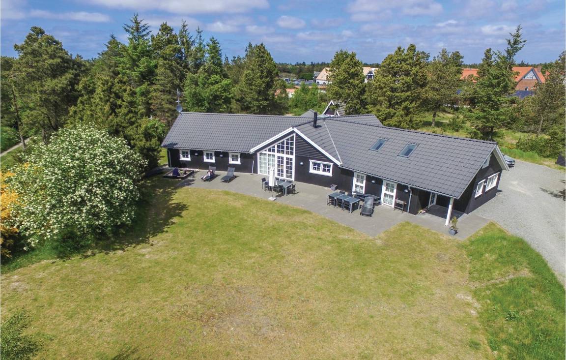 249 M² Ferienhaus ∙ 6 Schlafzimmer ∙ 14 Gäste - Blåvand