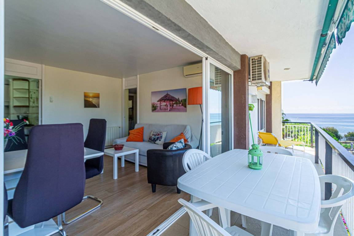 80 M² Apartamento ∙ 4 Habitaciones ∙ 8 Huéspedes - Mataró