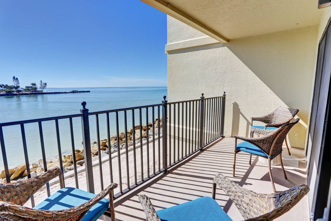 102 M² Condo ∙ 2 Bedrooms ∙ 4 Guests - Treasure Island, FL
