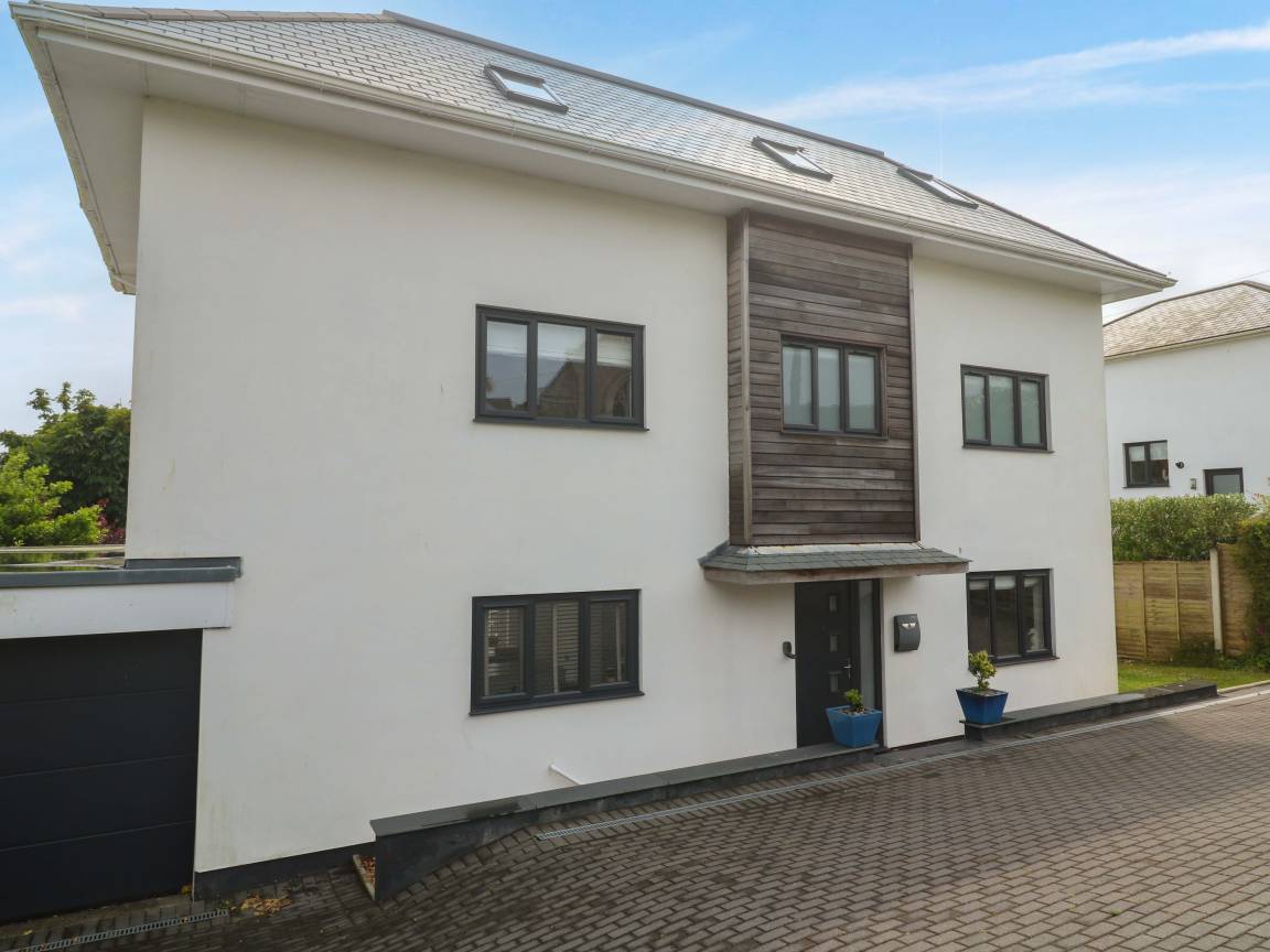 Cottage ∙ 4 Bedrooms ∙ 8 Guests - Carbis Bay Beach