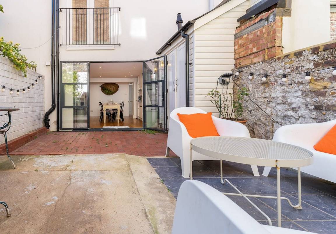 Apartment ∙ 3 Bedrooms ∙ 6 Guests - Brighton Station
