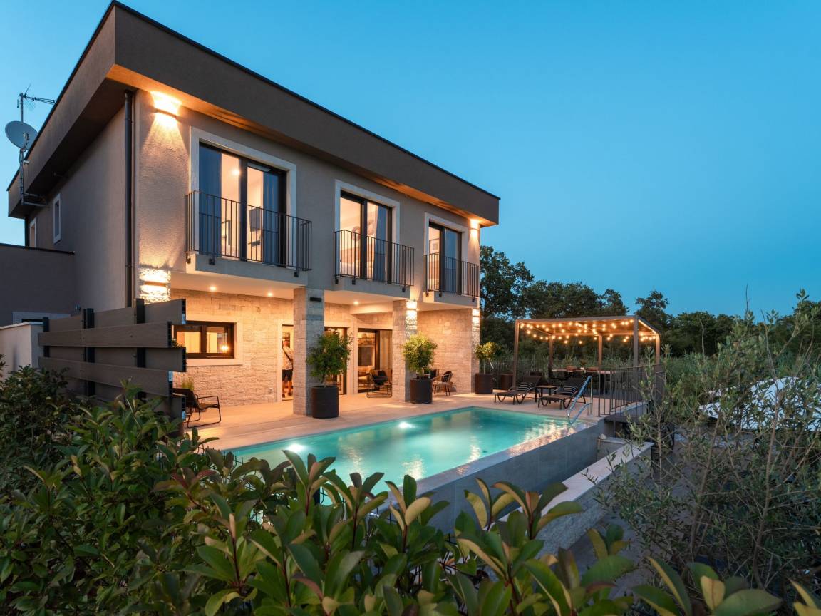 290 M² Ferienhaus ∙ 4 Schlafzimmer ∙ 8 Gäste - Poreč