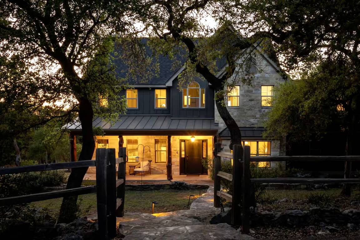 Ferienhaus ∙ 6 Schlafzimmer ∙ 16 Gäste - Wimberley, TX