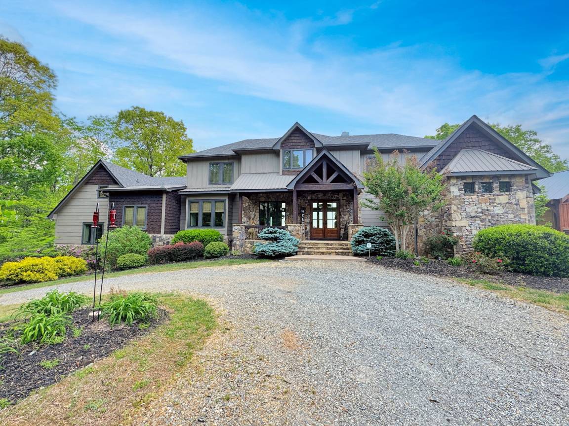 Cabin ∙ 5 Bedrooms ∙ 18 Guests - Blue Ridge, GA