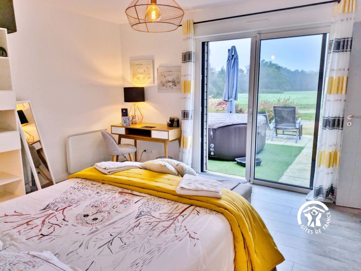 96 M² Cottage ∙ 3 Chambres ∙ 6 Personnes - Évron