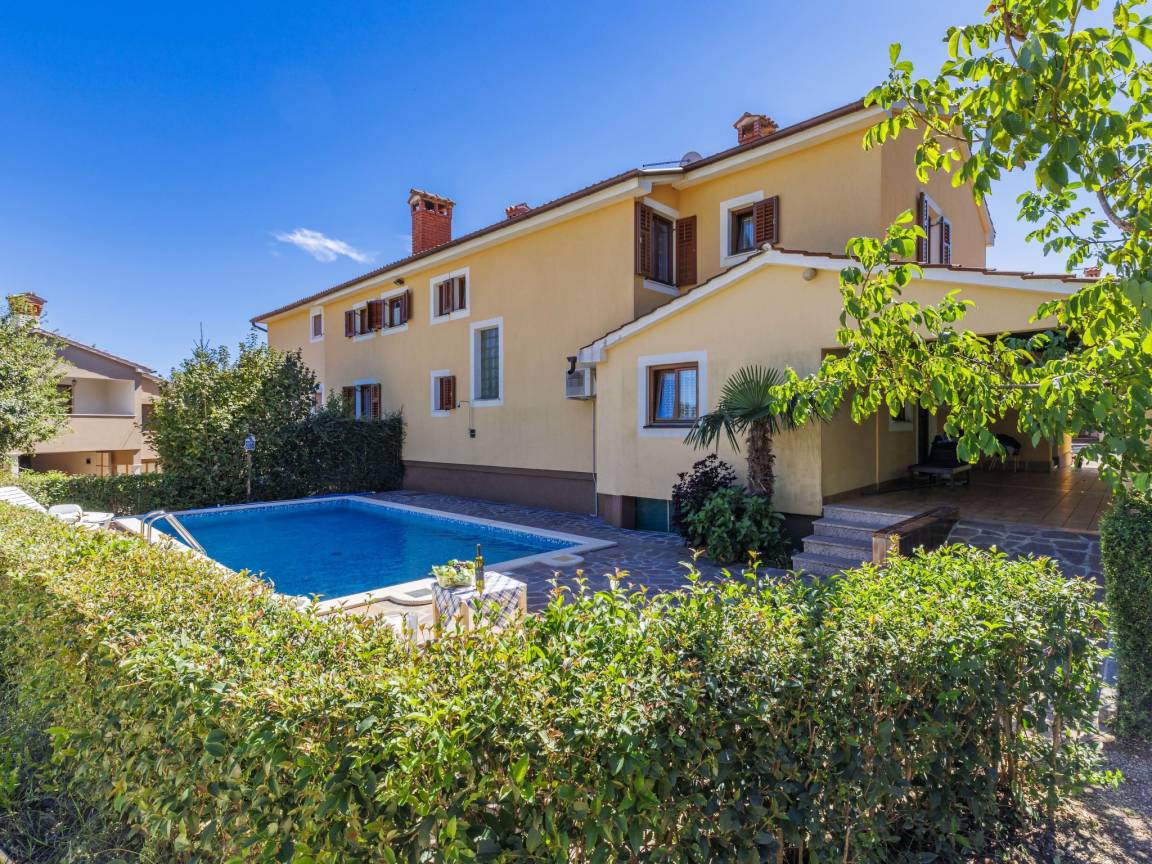 175 M² House ∙ 5 Bedrooms ∙ 12 Guests - Croatia
