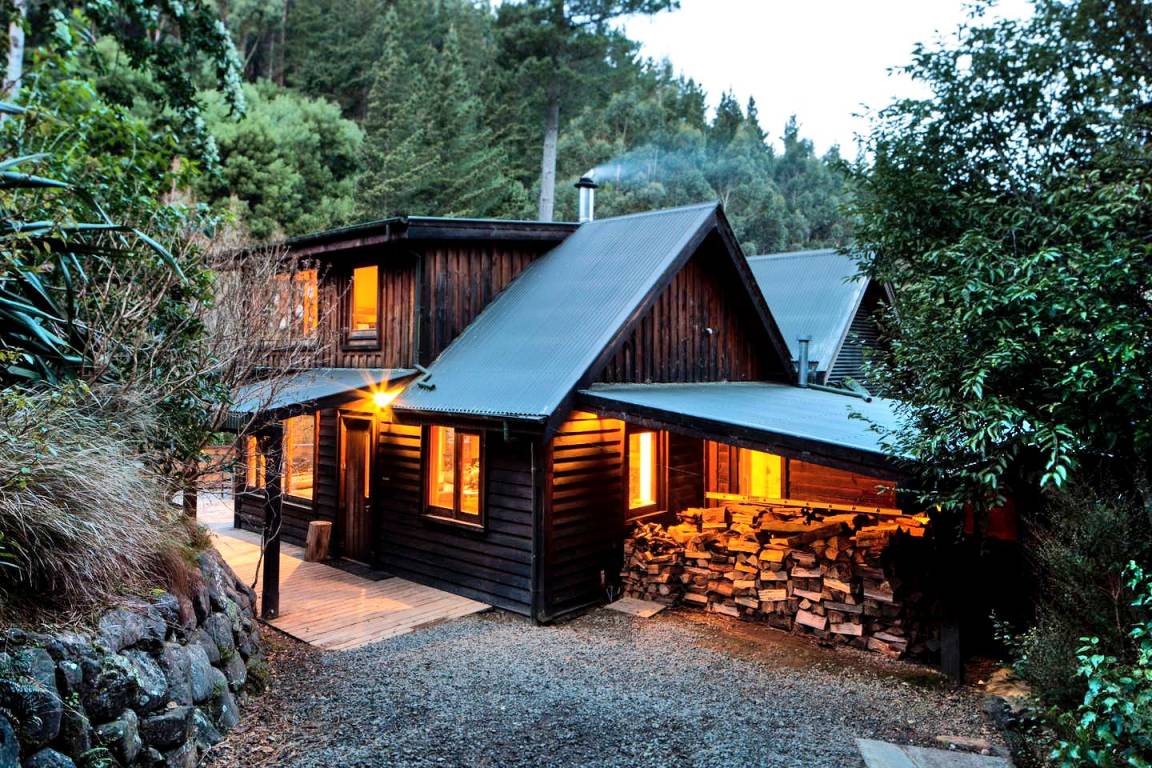 House ∙ 3 Bedrooms ∙ 6 Guests - Little River, New Zealand