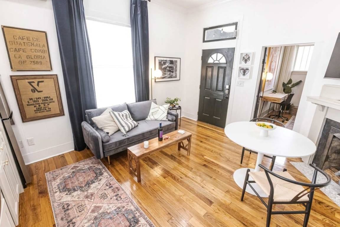 Apartment ∙ 8 Bedrooms ∙ 26 Guests - Lafayette, LA