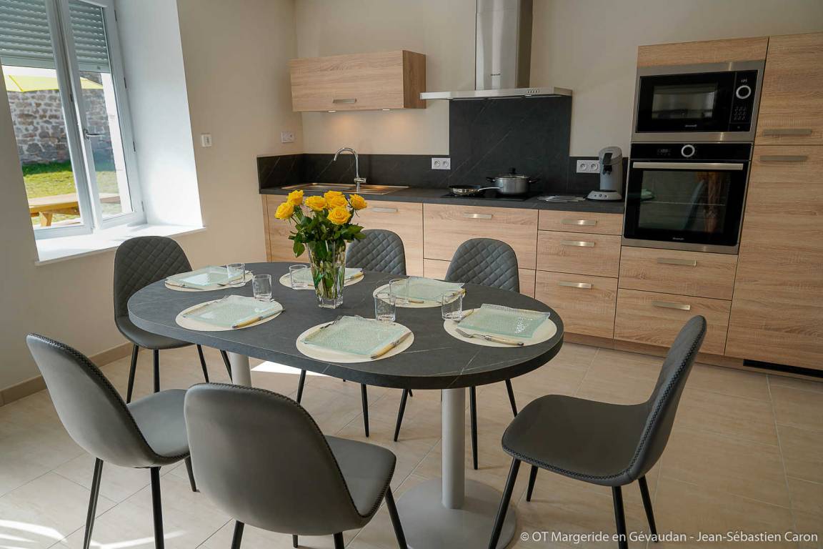80 M² Gîte ∙ 3 Chambres ∙ 6 Personnes - Saint-Chély-d'Apcher