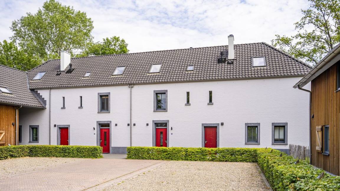 210 M² Apartment ∙ 7 Bedrooms ∙ 14 Guests - Genk