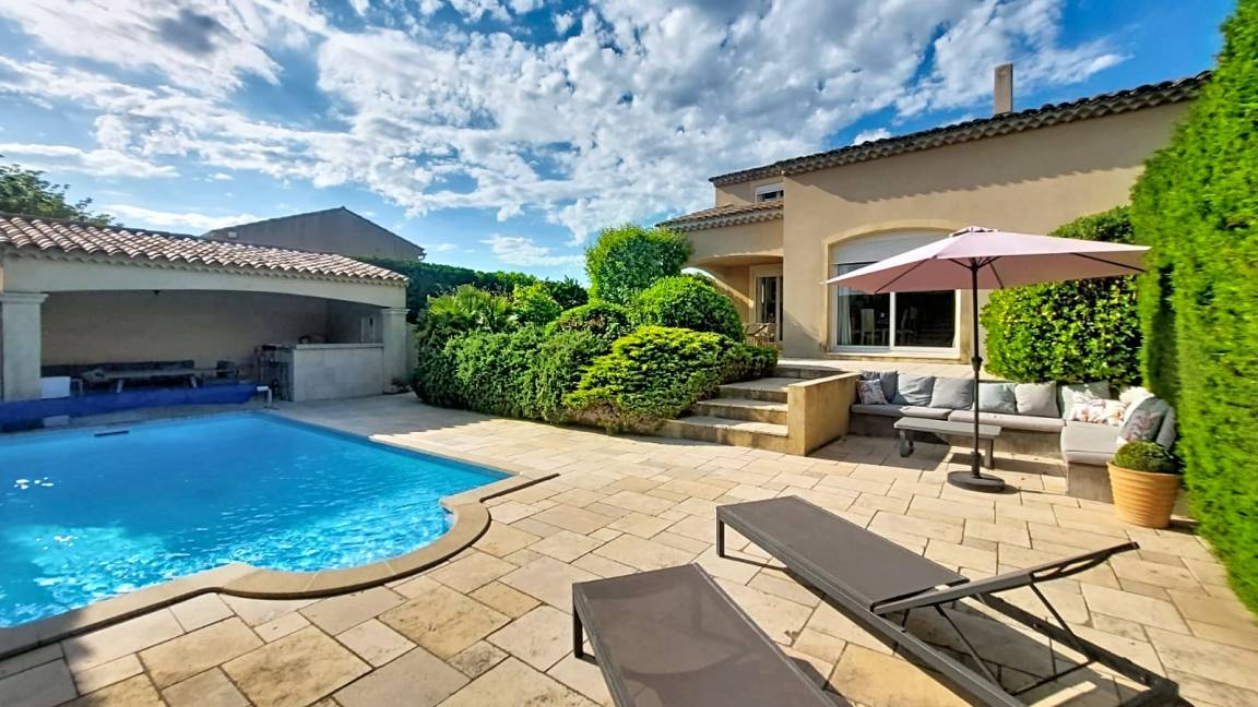 Villa ∙ 4 Bedrooms ∙ 8 Guests - L'Isle-sur-la-Sorgue