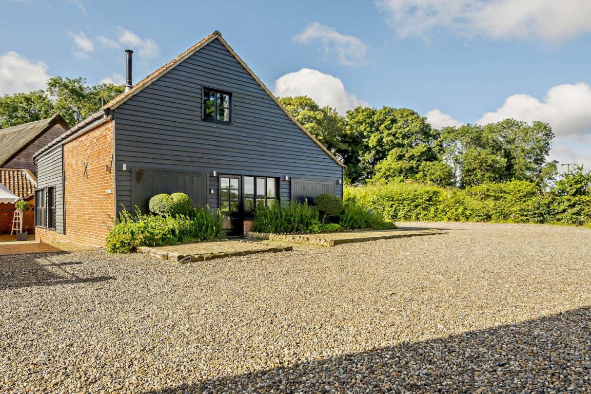 Cottage ∙ 3 Bedrooms ∙ 8 Guests - Beccles
