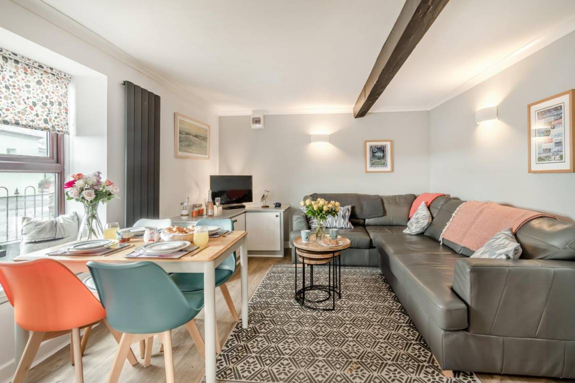 Apartment ∙ 2 Bedrooms ∙ 4 Guests - Little Haven