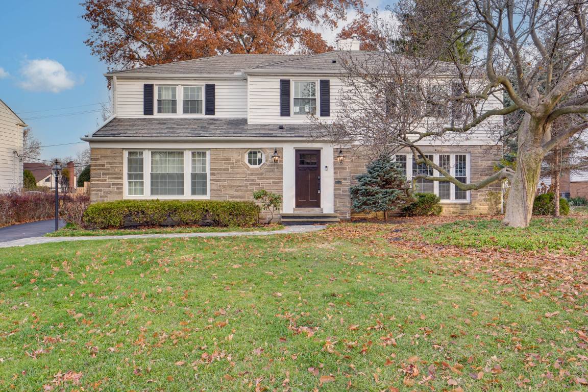 325 M² House ∙ 4 Bedrooms ∙ 10 Guests - Shaker Heights, OH