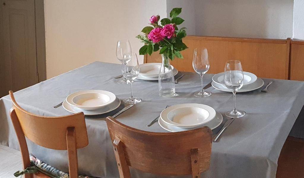 83 M² Ferienwohnung ∙ 2 Schlafzimmer ∙ 4 Gäste - Olivone