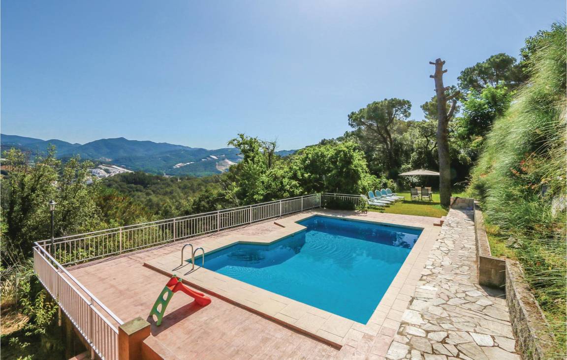 205 M² House ∙ 4 Bedrooms ∙ 8 Guests - Calella