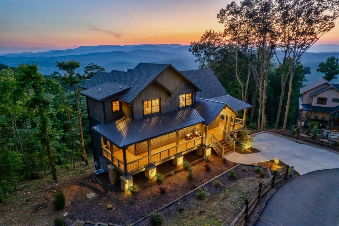 339 M² Cabin ∙ 5 Bedrooms ∙ 13 Guests - Blue Ridge, GA