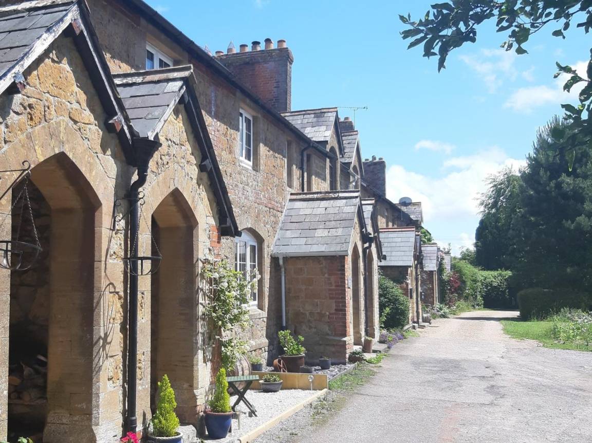 Cottage ∙ 2 Bedrooms ∙ 4 Guests - Chard