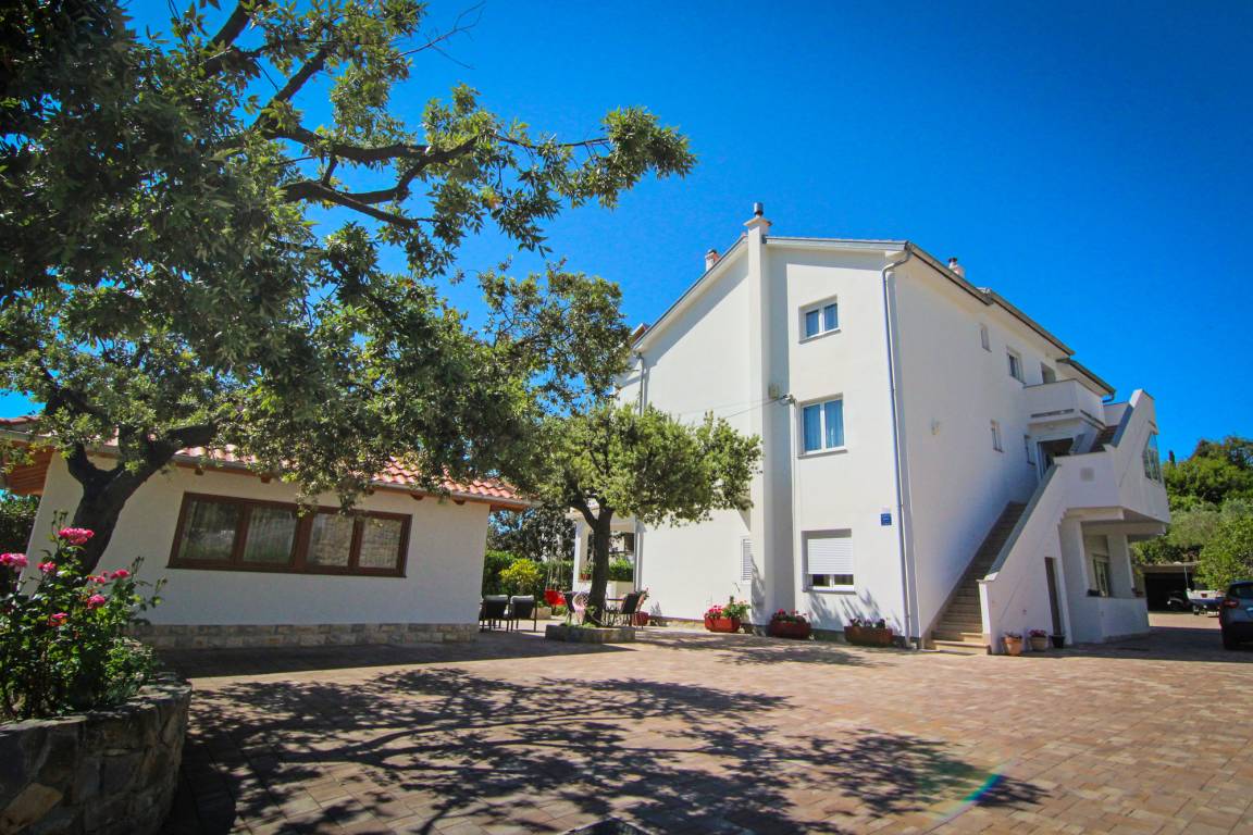 100 M² Apartamento ∙ 2 Habitaciones ∙ 5 Huéspedes - Rab