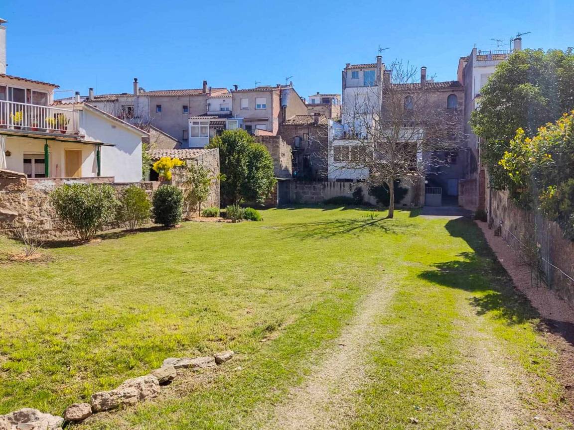 352 M² Casa ∙ 4 Habitaciones ∙ 10 Huéspedes - Banyoles
