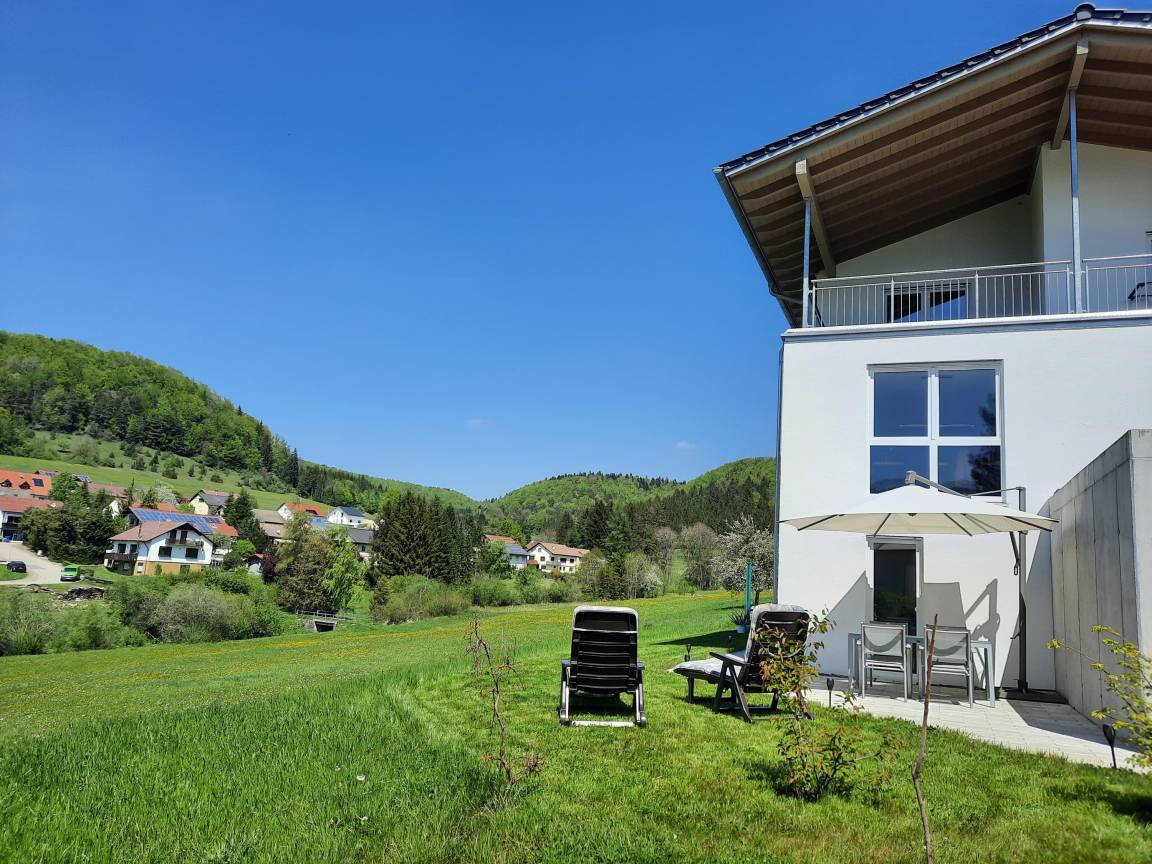 62 M² Ferienwohnung ∙ 1 Schlafzimmer ∙ 4 Gäste - Albstadt