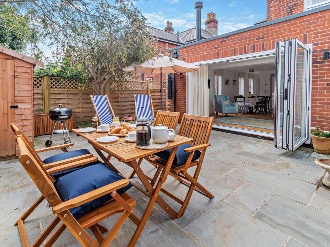 Cottage ∙ 2 Bedrooms ∙ 4 Guests - Hayling Island