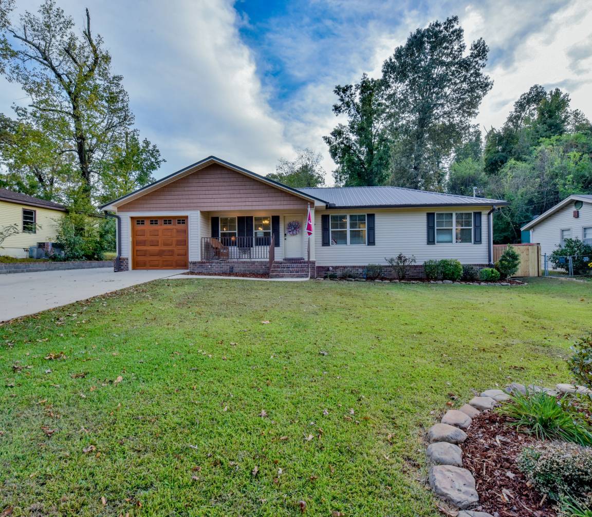 House ∙ 4 Bedrooms ∙ 10 Guests - Tuscaloosa, AL