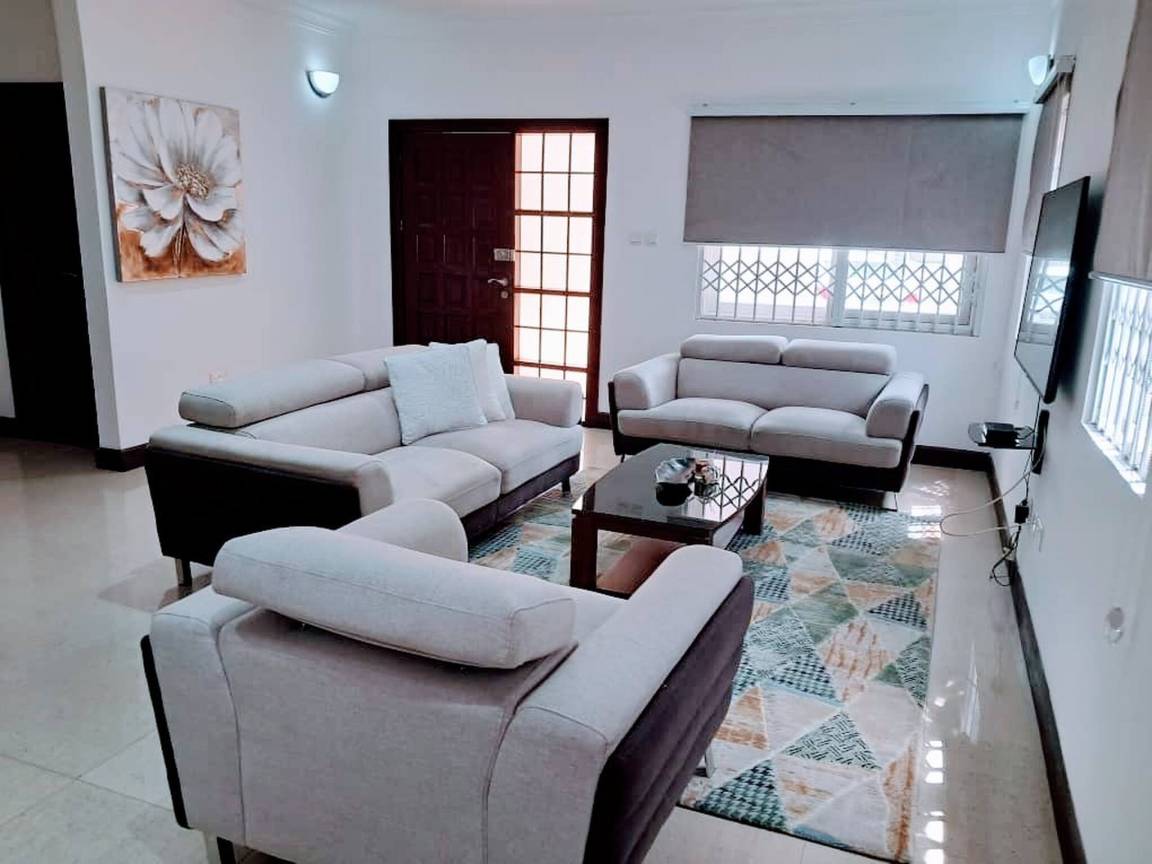 200 M² Huis ∙ 3 Slaapkamers ∙ 5 Gasten - Accra