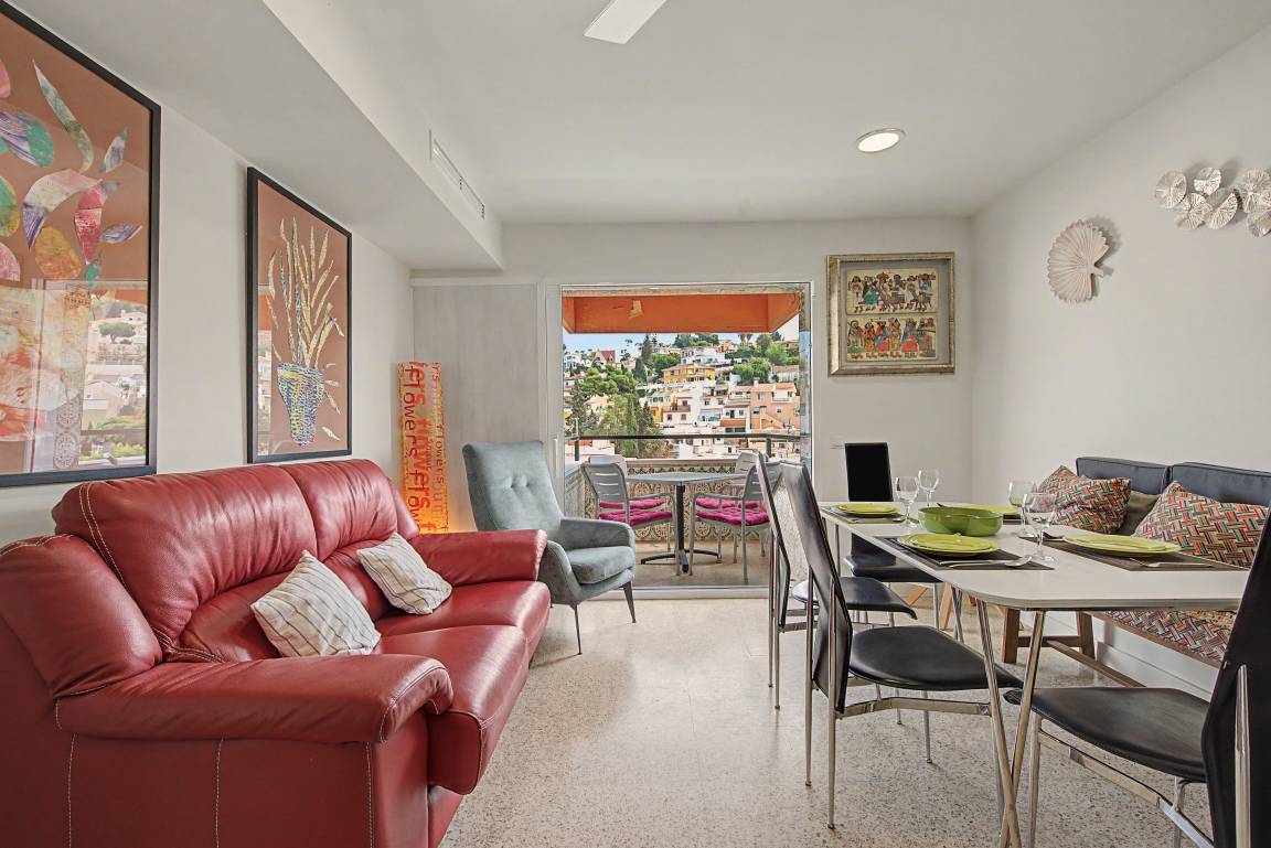 80 M² Apartment ∙ 4 Bedrooms ∙ 7 Guests - Málaga