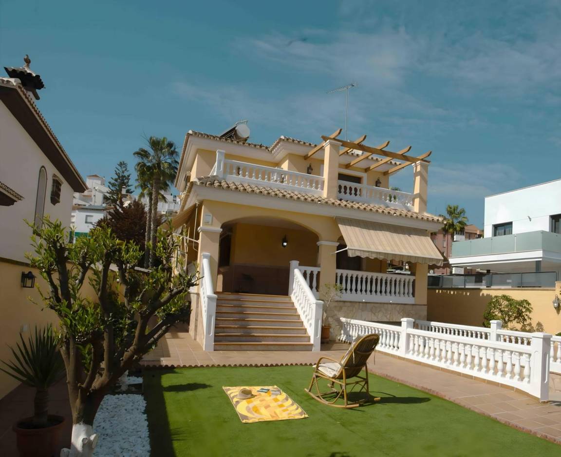 320 M² Villa ∙ 4 Bedrooms ∙ 8 Guests - Rincón de la Victoria