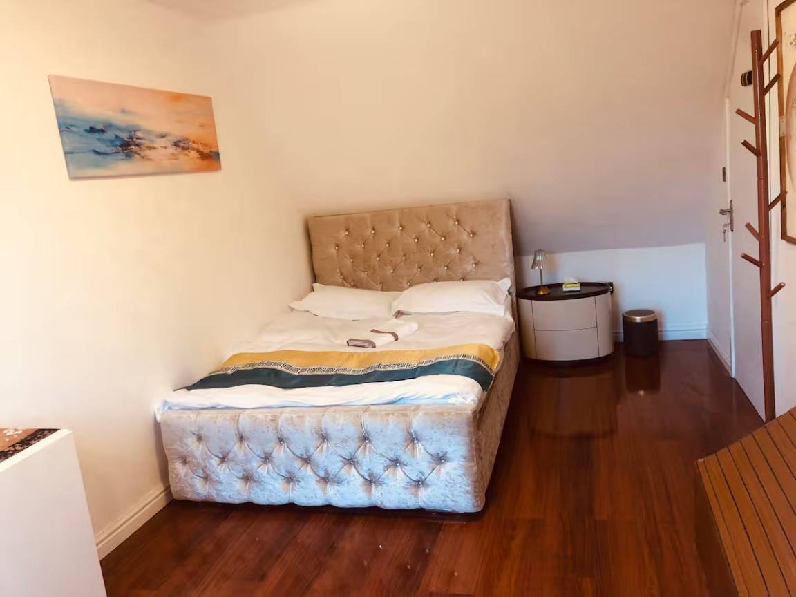 120 M² House ∙ 4 Bedrooms ∙ 8 Guests - London