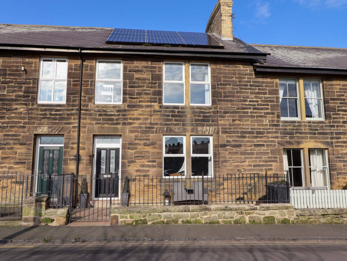 Cottage ∙ 3 Bedrooms ∙ 6 Guests - Seahouses