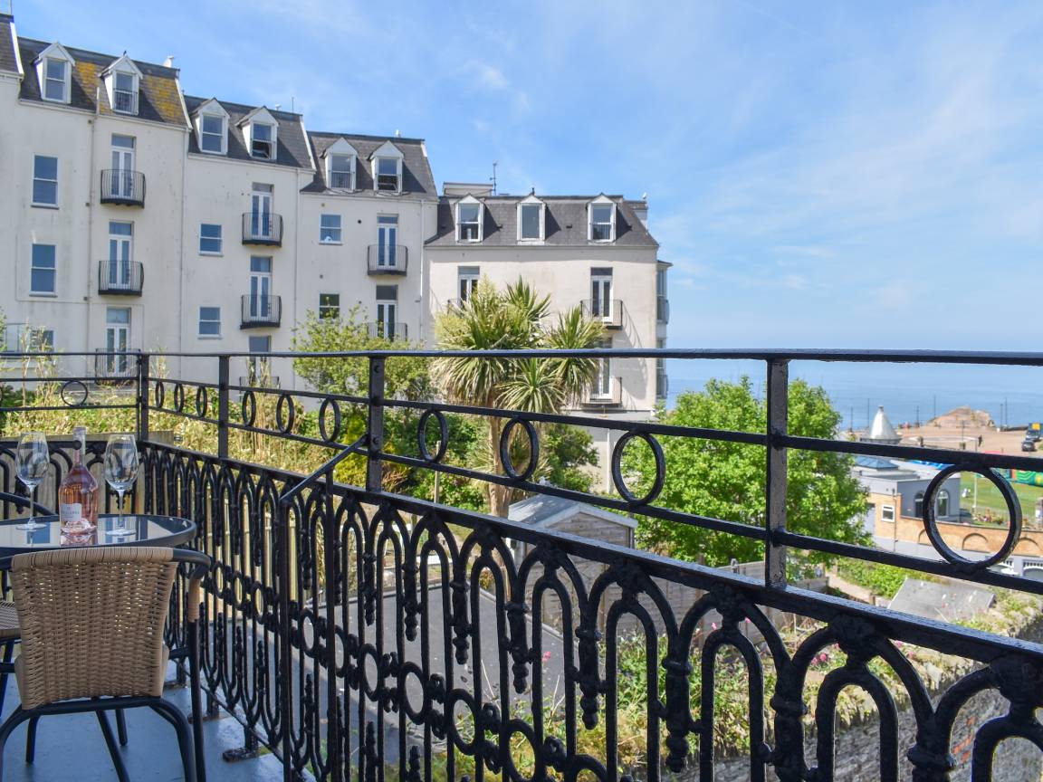 Apartment ∙ 3 Bedrooms ∙ 6 Guests - Ilfracombe