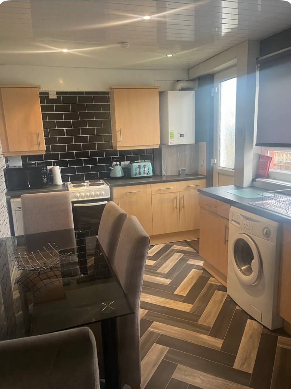 80 M² House ∙ 3 Bedrooms ∙ 6 Guests - Hamilton, UK