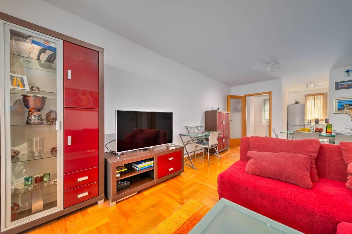 72 M² Apartment ∙ 2 Bedrooms ∙ 4 Guests - Zagreb