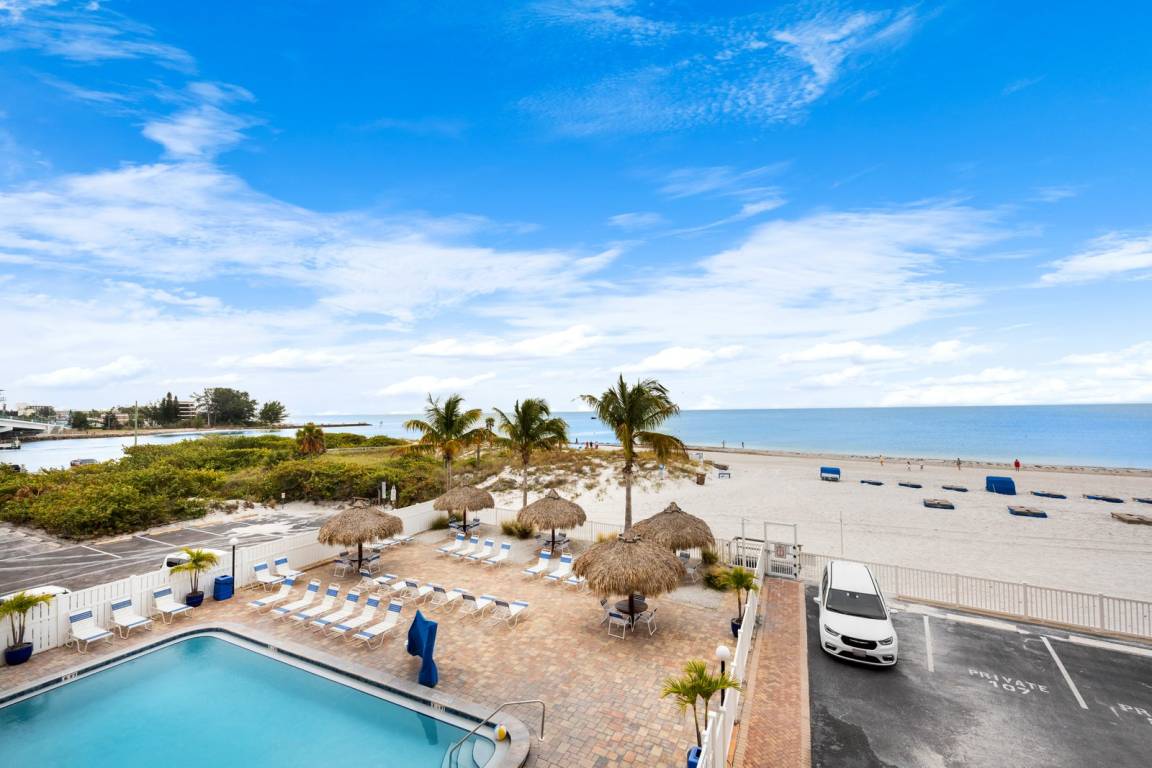 126 M² Condo ∙ 3 Bedrooms ∙ 8 Guests - Madeira Beach, FL