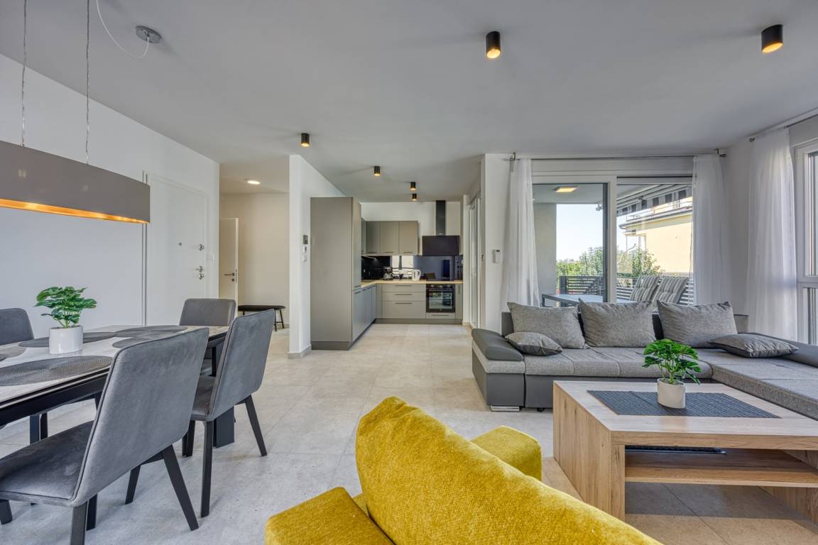 106 M² Apartment ∙ 3 Bedrooms ∙ 7 Guests - Poreč