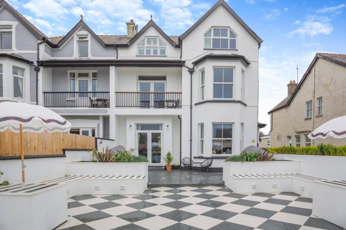 Cottage ∙ 6 Bedrooms ∙ 14 Guests - Abersoch