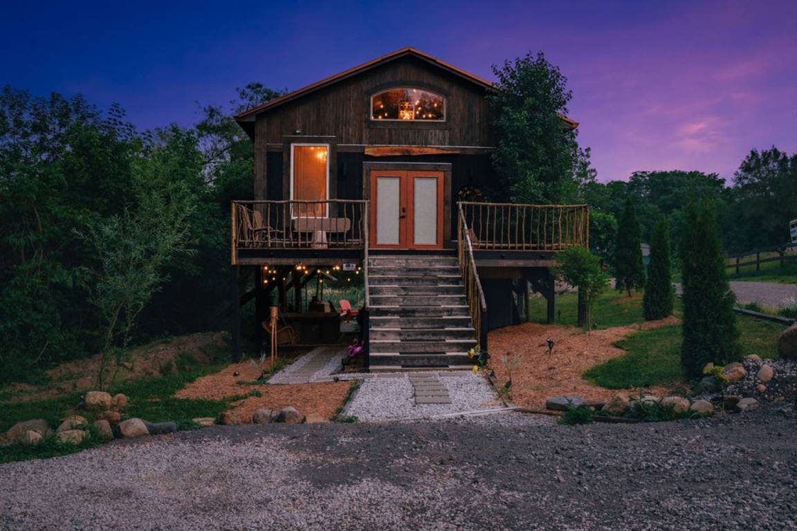 House ∙ 3 Bedrooms ∙ 8 Guests - Avon, IN