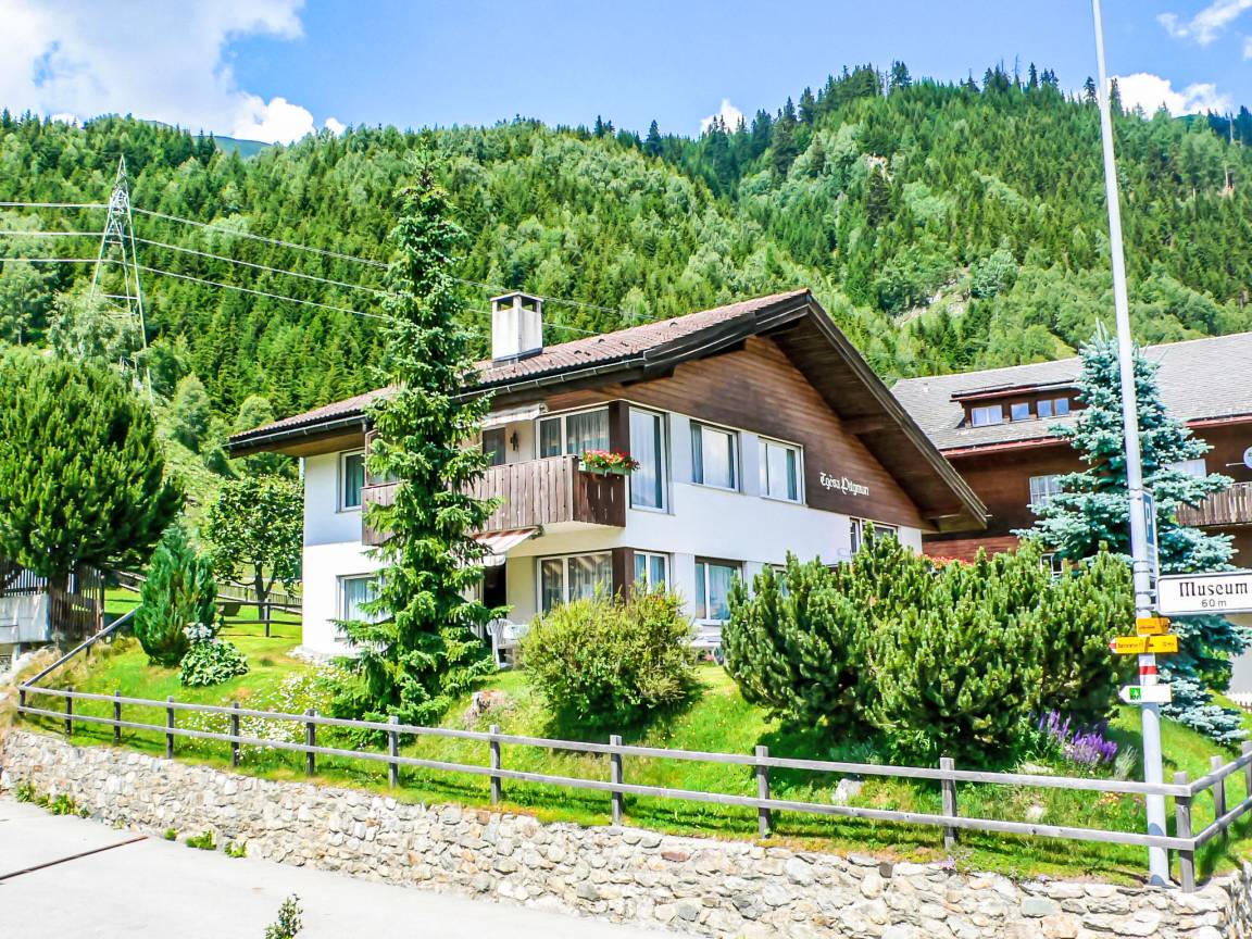 60 M² Apartment ∙ 2 Bedrooms ∙ 5 Guests - Sedrun