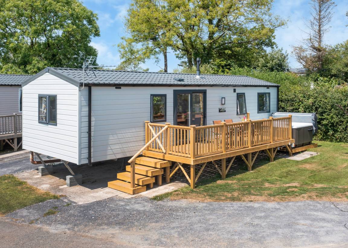 Caravan ∙ 2 Bedrooms ∙ 4 Guests - Pembrokeshire