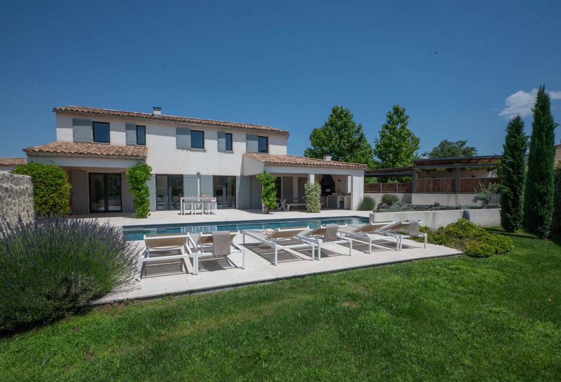 195 M² Villa ∙ 4 Bedrooms ∙ 8 Guests - Malaucène