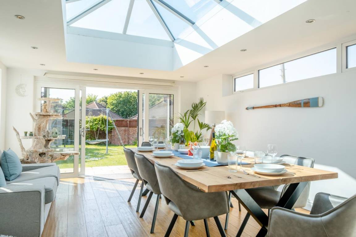 Cottage ∙ 4 Bedrooms ∙ 8 Guests - Shanklin