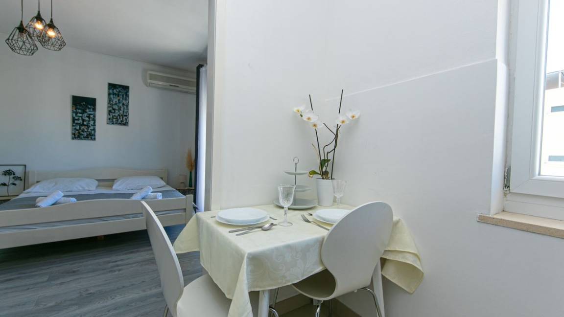30 M² Hotel ∙ 1 Schlafzimmer ∙ 3 Gäste - Makarska