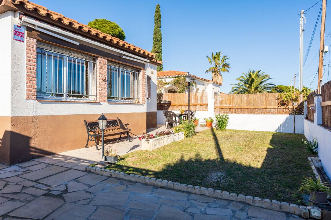 100 M² Chalet ∙ 3 Habitaciones ∙ 6 Huéspedes - Miami Playa